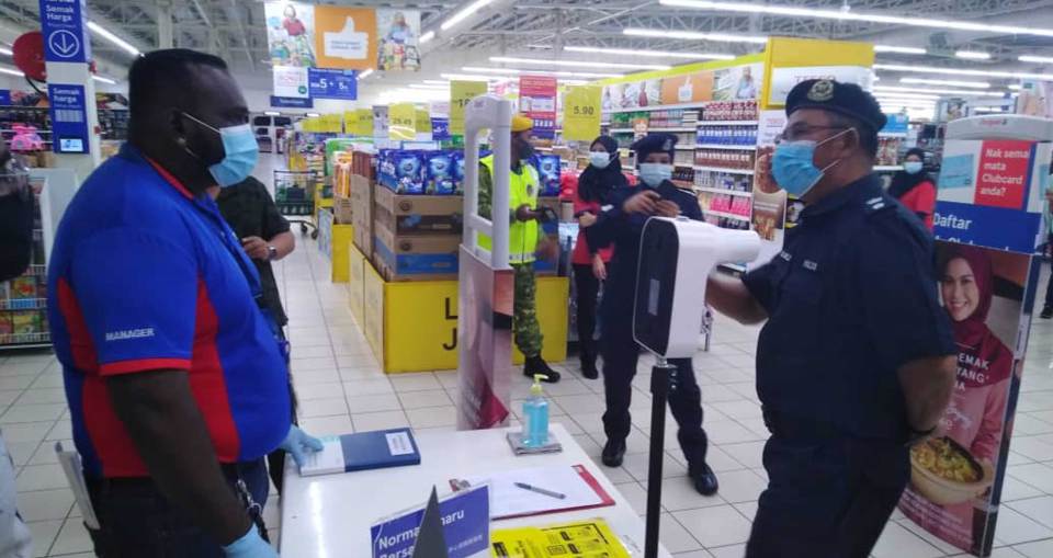 Kedekut punya pasal..’terbang’ RM1,000 sekelip mata | Kool 101