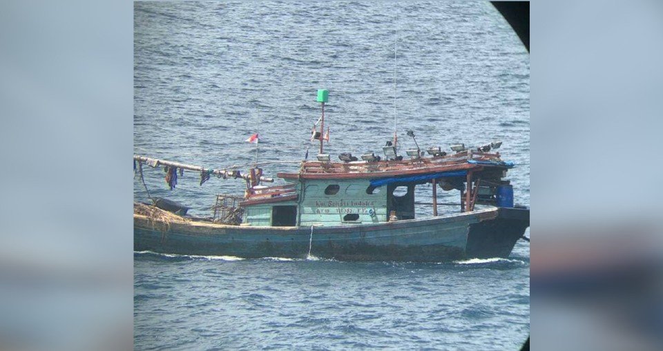 TLDM usir 25 bot nelayan Indonesia | Kool 101 TLDM usir 25 bot nelayan Indonesia | Kool 101