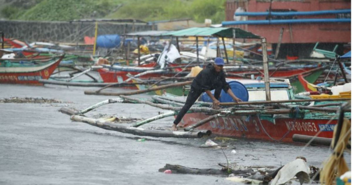 Korban Taufan Conson di Filipina meningkat kepada 17 orang | Kool 101 Korban Taufan Conson di Filipina meningkat kepada 17 orang | Kool 101