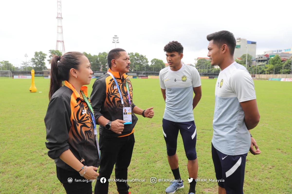 Azam Azmi Dan Hairiey Hakim Tidak Akan Diturunkan Menentang Laos | Kool 101