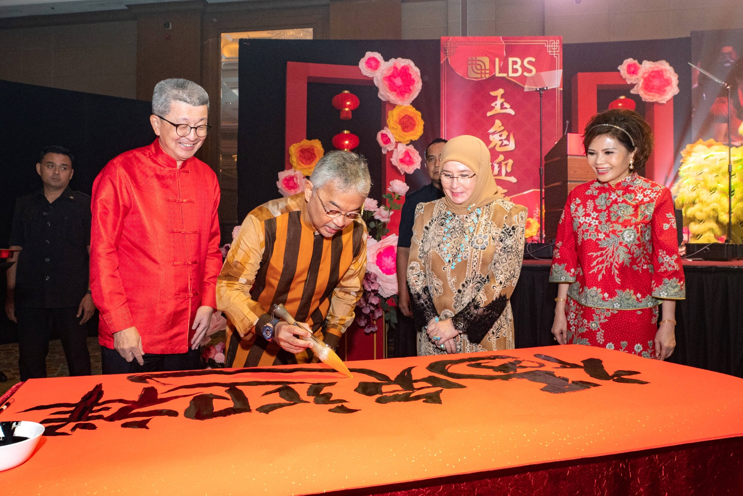 Agong, Permaisuri serikan Majlis Makan Malam Tahun Baru Cina LBS | Kool 101