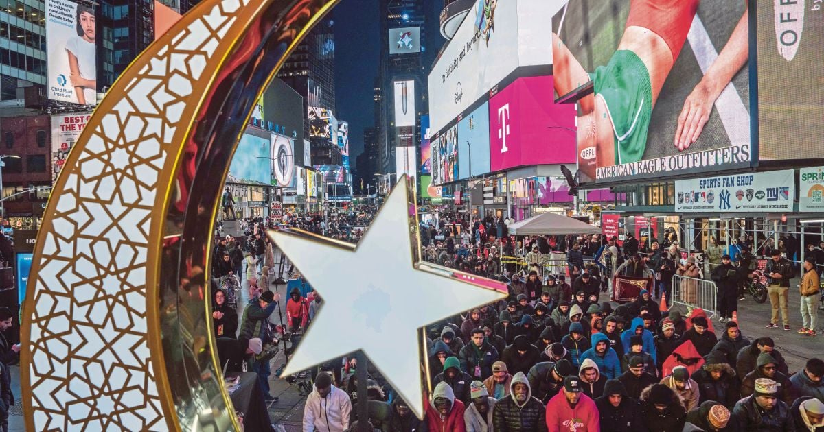 Solat Tarawih berjemaah di Times Square | Kool 101