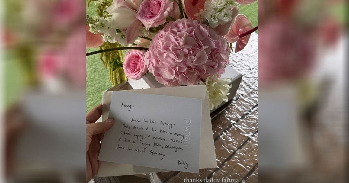 Fattah hadiah bunga merah jambu sempena ulang tahun Fazura | Kool 101